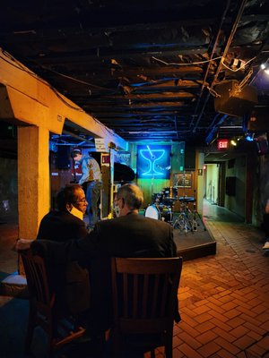 ELEPHANT ROOM - 235 Photos & 492 Reviews - 315 Congress Ave, Austin ...