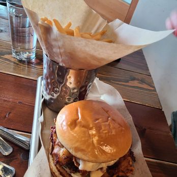 TAPPED - TAPHOUSE & KITCHEN - Updated November 2025 - 186 Photos & 275 ...