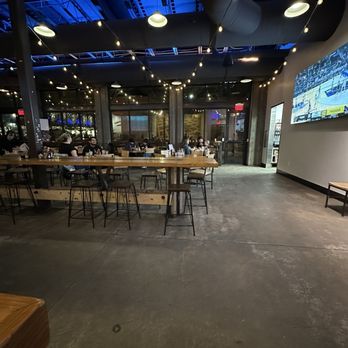 SIX CAR PUB & BREWERY - Updated November 2025 - 228 Photos & 228 ...