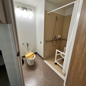 WINDSOR HAMPTON CARE CENTER - 30 Photos & 29 Reviews - 442 E Hampton St ...