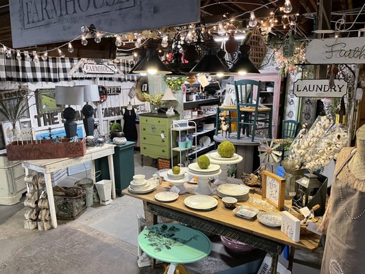 SPRINGFIELD ANTIQUE BARN - Updated January 2026 - 49 Photos & 13 ...