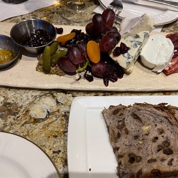 ROUND ROBIN BAR - 176 Photos & 189 Reviews - 1401 Pennsylvania Ave NW ...