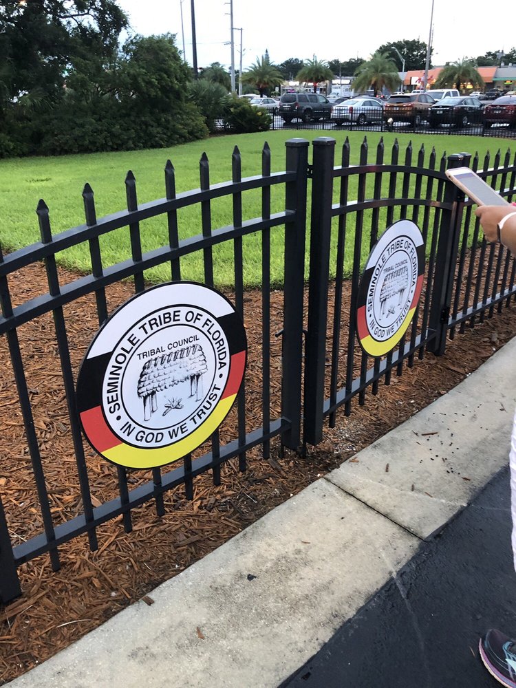 COUNCIL OAK TREE - Updated December 2025 - 10 Photos - Stirling Rd ...