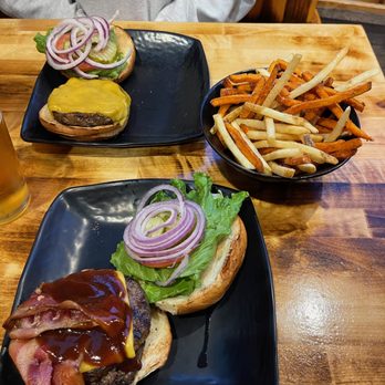 CRAZEE BURGER - Updated August 2024 - 1229 Photos & 859 Reviews - 3993 ...