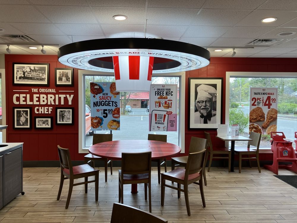 KFC - Updated October 2025 - 15 Reviews - 985 Memorial Dr, Saint ...