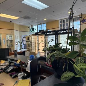 EYE Q OPTOMETRY - Updated December 2025 - 32 Photos & 91 Reviews - 1652 ...