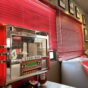 5 & DINER - Updated January 2025 - 532 Photos & 571 Reviews - 5220 N ...