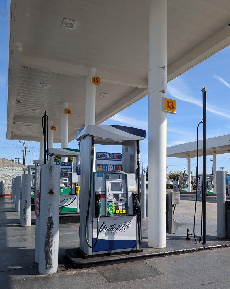 LONG BEACH TRAVEL CENTER - Updated November 2025 - 10 Photos & 11 ...