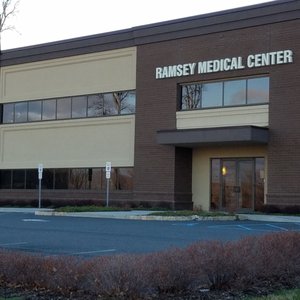 VALLEY MEDICAL GROUP - Updated November 2025 - 41 Reviews - 85 Chestnut ...