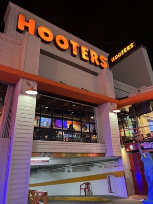 HOOTERS - Updated December 2025 - 65 Photos & 41 Reviews - Blvd ...