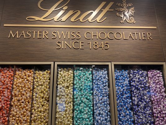 LINDT CHOCOLATE SHOP - Updated December 2025 - 76 Photos & 75 Reviews ...