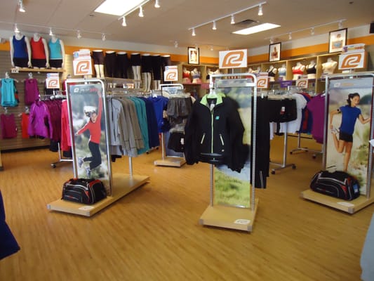 ROAD RUNNER SPORTS - Updated October 2025 - 11 Photos & 102 Reviews ...