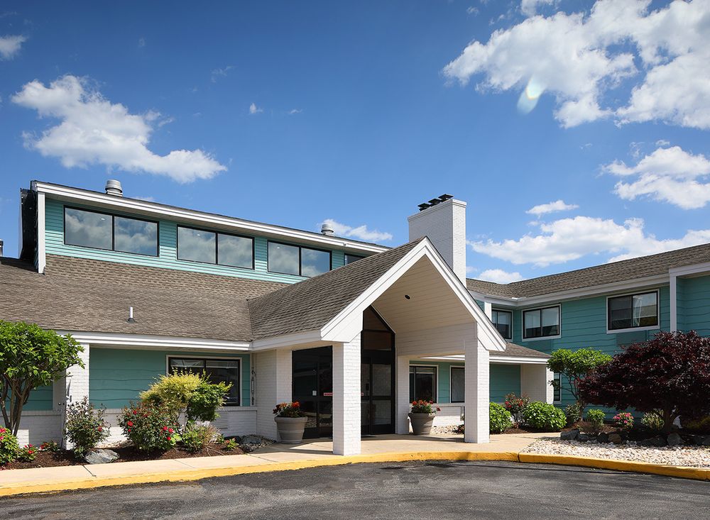 HOTEL WAVE - Updated January 2026 - 16 Photos - 36012 Airport Rd ...