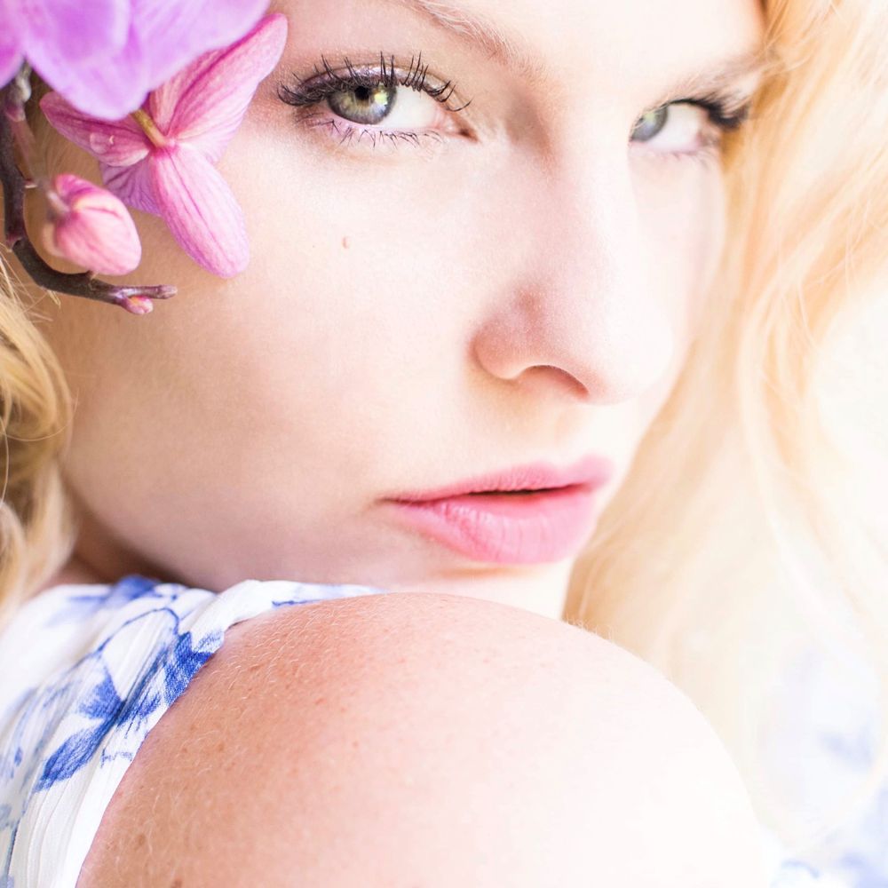 Lori Lins's Instagram, Twitter & Facebook on IDCrawl