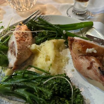 THE MAPLE LEAF - Updated May 2024 - 569 Photos & 373 Reviews - 137 ...