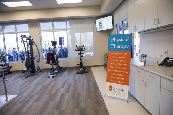 UT HEALTH PHYSICIANS - HILL COUNTRY - Updated December 2025 - 18 ...