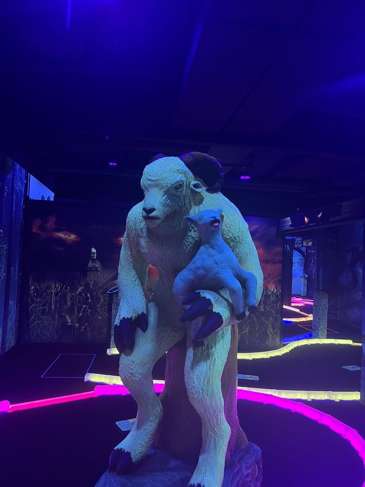 CRYPTID MOUNTAIN MINIATURE GOLF - 950 Parkway Dr, Morgantown, West ...