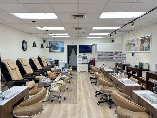 REFRESH NAIL & SPA - Updated January 2026 - 26 Photos - 23 Covert Ave, Floral Park, New York ...