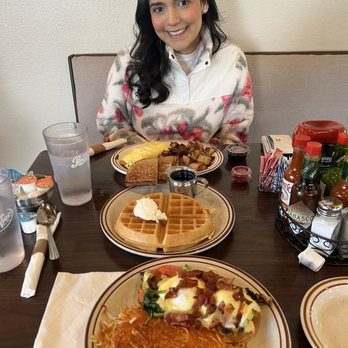 BIG Y CAFE - Updated August 2024 - 148 Photos & 165 Reviews - 7546 ...