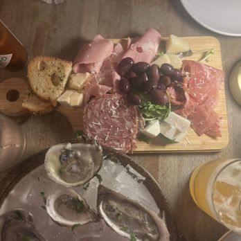 BOTTE BAR - Updated May 2024 - 269 Photos & 169 Reviews - 25-07 ...