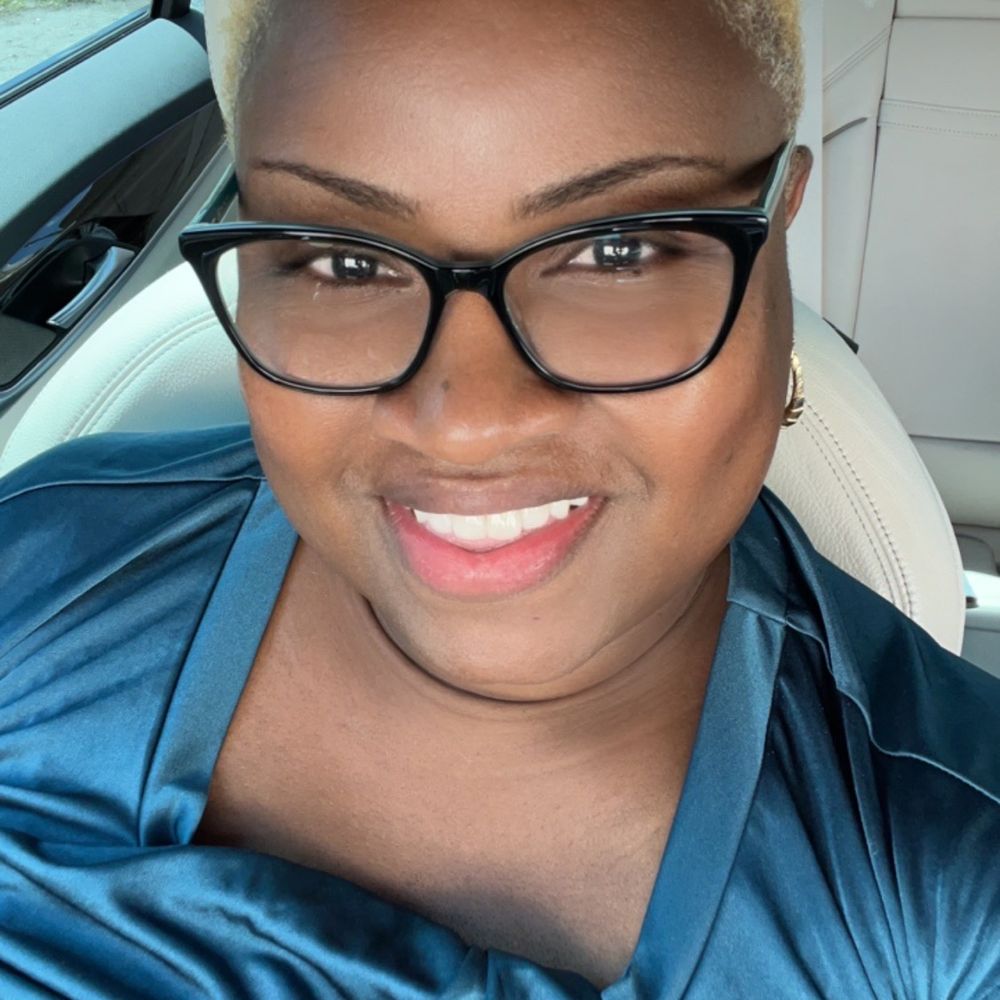 Sara Toomey's Instagram, Twitter & Facebook on IDCrawl