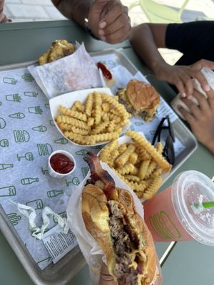 SHAKE SHACK TUSCAN VILLAGE - Updated June 2026 - 11 Photos & 28 Reviews ...