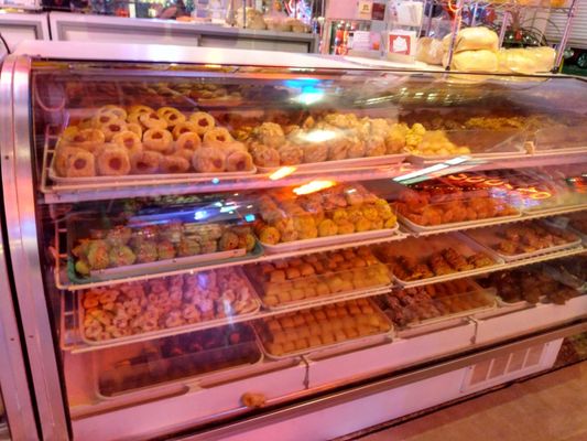 LUBERTO’S PASTRY SHOP - Bakery in Revere, Massachusetts at 208 Broadway ...