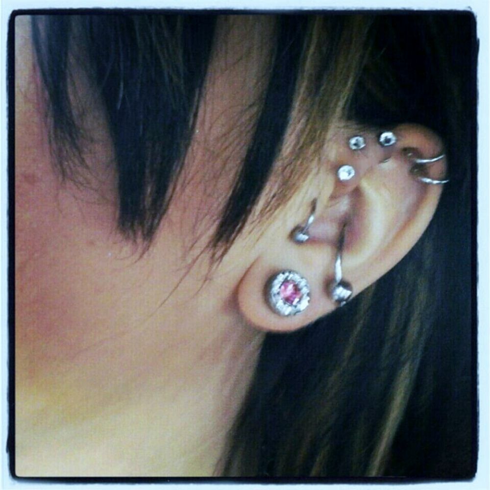 COLOURBOX BODY PIERCING - 65 Photos & 18 Reviews - 157 N Broadway ...