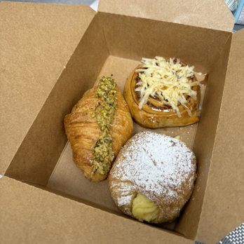 PAN PA VENEZUELA BAKERY - Updated July 2025 - 54 Photos & 24 Reviews ...