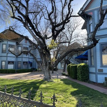 IRWIN STREET INN AND RESTAURANT - Updated December 2025 - 107 Photos ...