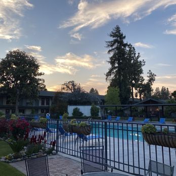 LAMP LITER INN - Updated October 2025 - 150 Photos & 175 Reviews - 3300 ...