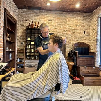 THE BEARDED BARBER - Updated October 2024 - 61 Photos & 37 Reviews ...