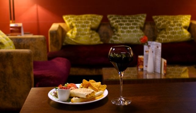 THE PLACE HOTEL - Updated January 2025 - 49 Photos & 17 Reviews - Ducie ...