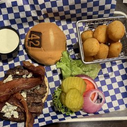 BLUE 42 SPORTS GRILLE & BAR - Updated October 2025 - 98 Photos & 122 ...