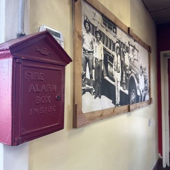 FIREHOUSE QUE & BREW - Updated December 2025 - 374 Photos & 610 Reviews ...