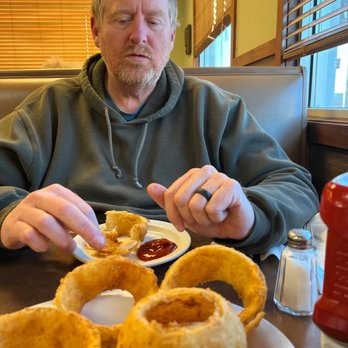 PTS FAMILY RESTAURANT - Updated December 2025 - 49 Photos & 105 Reviews ...