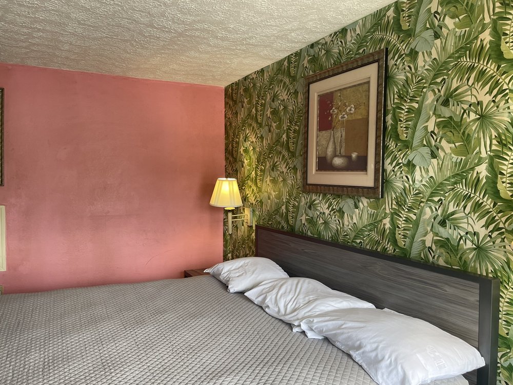 DRAKE INN - Updated December 2025 - 48 Photos & 27 Reviews - 420 ...