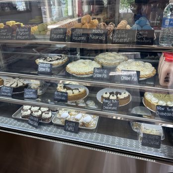 BELLA BAKERY - 94 Photos & 100 Reviews - 1501 Draper St, Kingsburg ...
