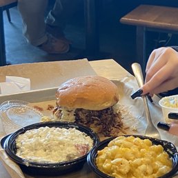 THE FISHIN’ PIG - Updated November 2025 - 854 Photos & 505 Reviews ...