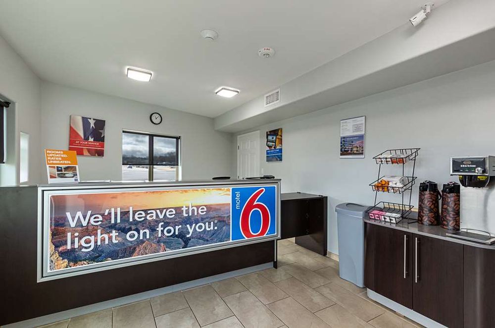 MOTEL 6 SHOW LOW - Updated December 2024 - 36 Photos - 1290 E Deuce Of ...