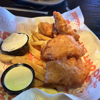 RED ROBIN GOURMET BURGERS AND BREWS - Updated November 2024 - 91 Photos ...