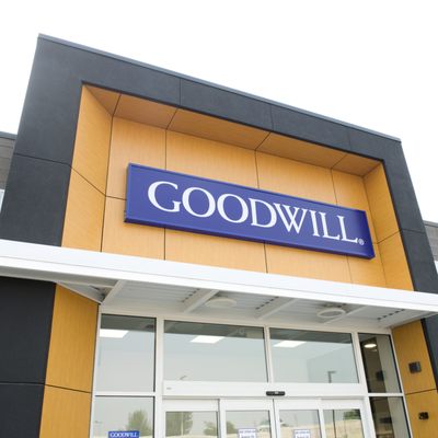 GOODWILL STORE - Updated December 2025 - 16 Photos - 1636 Main St ...