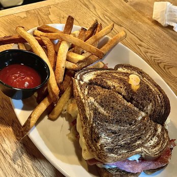 FINICKY FRANKS - Updated June 2025 - 133 Photos & 129 Reviews - 9520 ...