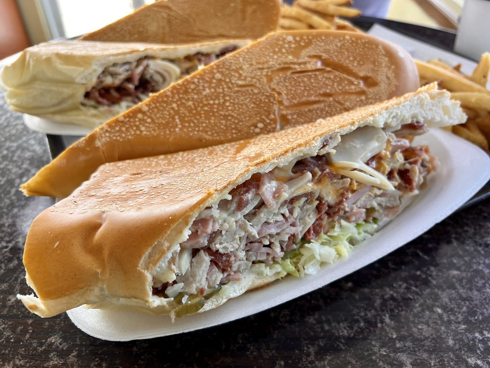 EL CRIOLLO SANDWICH - Updated December 2025 - car 2, Ave Militar ...