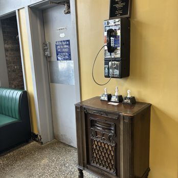 GRIFFIN LOUNGE - Updated January 2026 - 100 Photos & 25 Reviews - 108 E ...