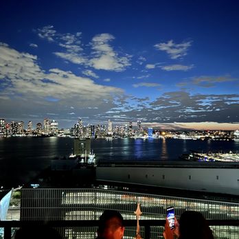 BAR HUGO - Updated December 2025 - 174 Photos & 130 Reviews - 525 ...