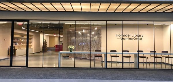 MONMOUTH COUNTY LIBRARY - HOLMDEL - Updated September 2025 - 13 Photos ...