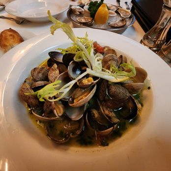 HARRIS’ RESTAURANT - Updated August 2024 - 2402 Photos & 2177 Reviews ...