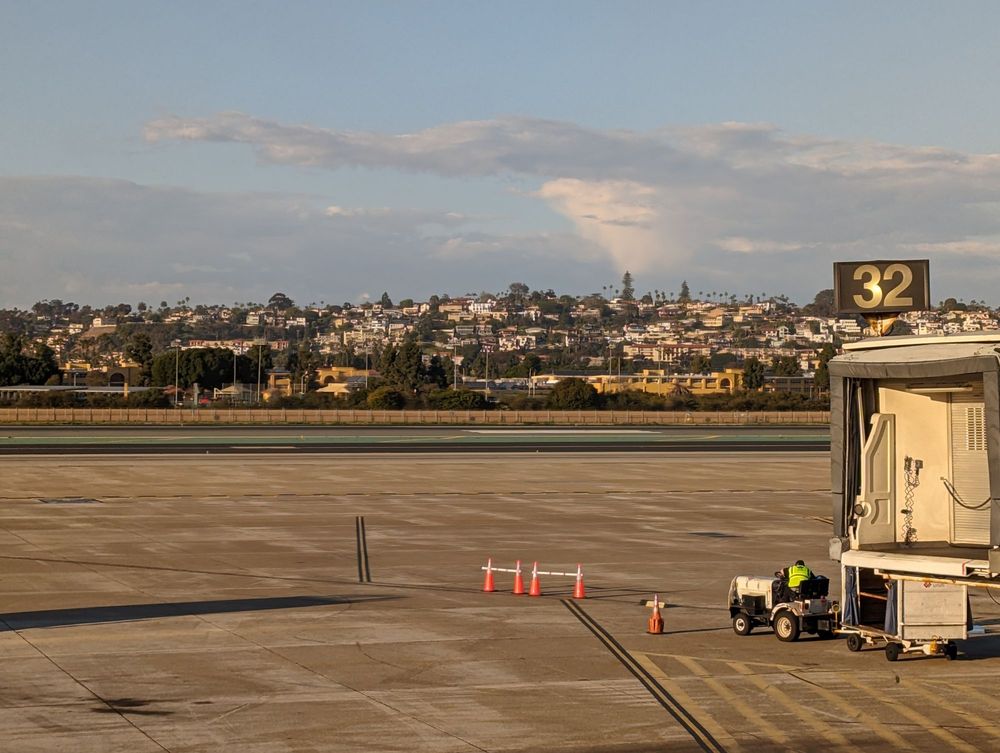 SAN DIEGO INTERNATIONAL AIRPORT - SAN - Updated July 2024 - 3290 Photos ...