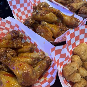 FLAPPY’S WINGS AND BAR - Updated June 2024 - 112 Photos & 49 Reviews ...